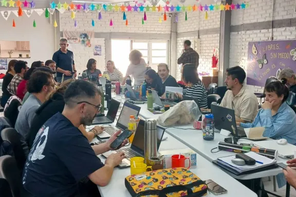 Avanza la revisión de diseños curriculares de formación docente y ...